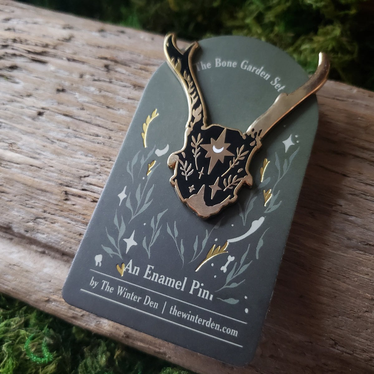 Mystical Deer Skull Enamel Pin – Forager Vintage