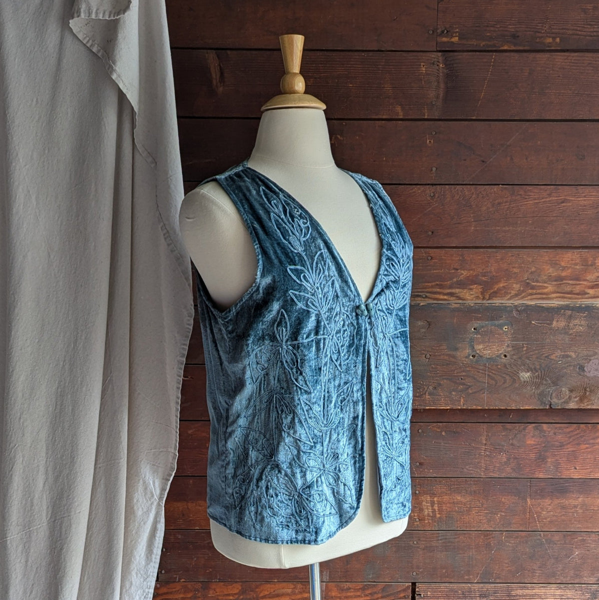 90s Vintage Dusty Blue Crushed Velvet Vest – Forager Vintage