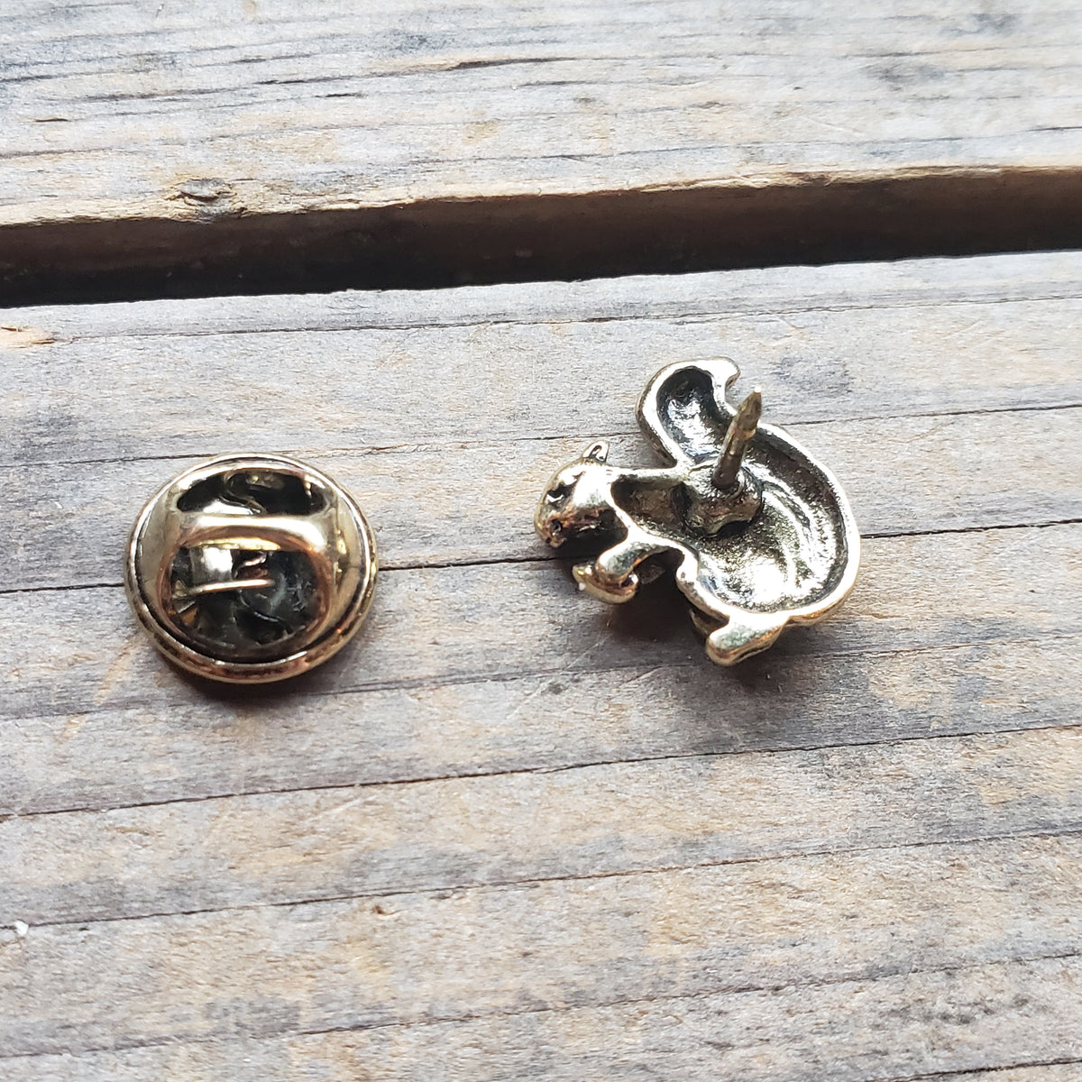 Tiny Squirrel Lapel Pin – Forager Vintage